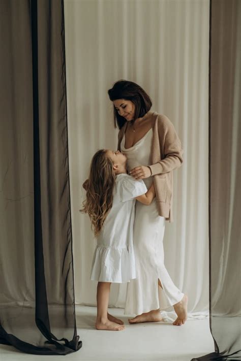 Мама и дочь фотосессия фотосессия в студии мама и дочь в студии мама и дочка портрет