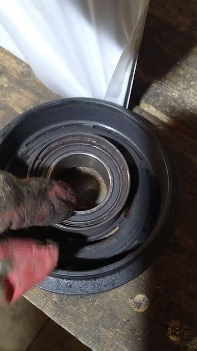 подшипник шкива кондиционера развалился,из за этого стук шум на хендай ...