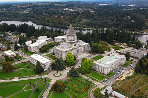 Democrats Target Districts Sculpted To Lean Republican In Washington