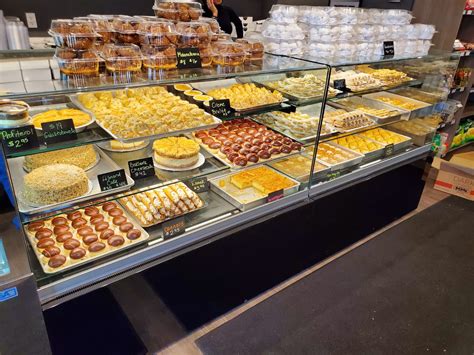 Openable Front Glass Refrigerated Pastry Display Case 2 Shelves