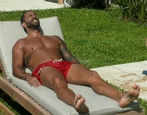 Lisandro Navarros Feet