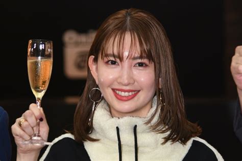 《自ら役員候補をヘッドハント》小嶋陽菜、17億円でアパレル事業売却 ブランド普及のために次の一手を打つ「実業家」としての手腕｜newsポストセブン