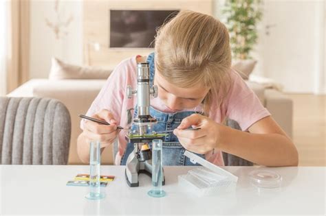 Premium Photo Girl Doing Science Project At Home