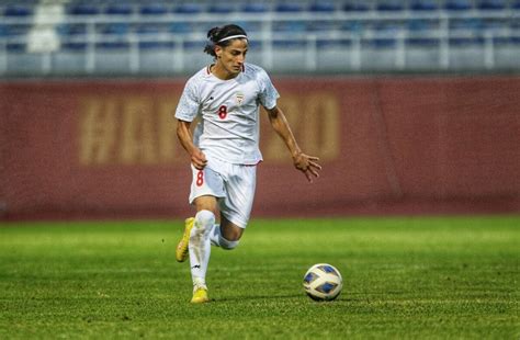 Iranian Midfielder Javad Hosseinnejad To Choose Crvena Zvezda Over Al Sadd Report