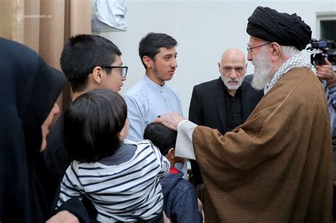 دیدار خانواده شهیدان کرباسی و عواضه با رهبر معظم انقلاب عکس