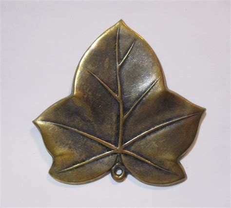 Vintage Ivy Leaf Stamping Large Detailed Stamped Brass Pendantjewelry Component 1 Large Loop