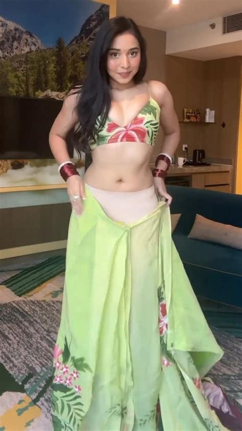 Tanya Mittal Sexy Cleavage And Navel Rhottiesofytandtv