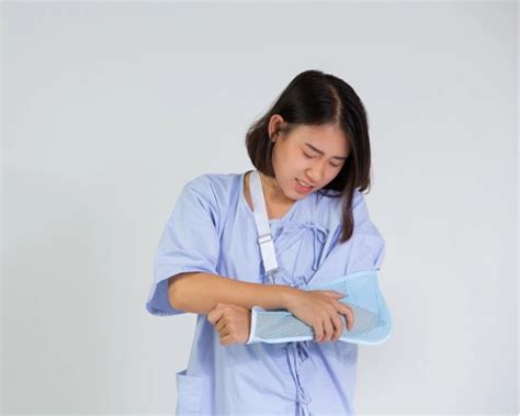 Broken Arm Or Wrist Signs Treatments Recovery Optimists Healthcare