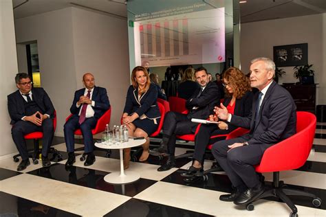 УниКредит Булбанк и Амунди диверсифицират вложенията на българите