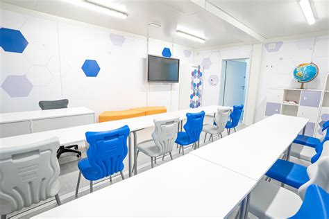 Modular System Stworzył Szkołę Modułową Dla Powodzian W Miejscowości