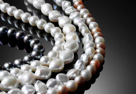 Red Spinel Vs Ruby Whats The Difference Diamond Buzz