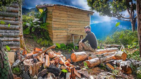 ЖИЗНЬ В ЛЕСУ ДОМ В ГЛУШИ ГОТОВЛЮ ЗЕМЛЯНКУ К ЗИМЕ Строю БАНЮ Youtube