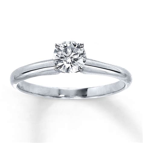 Round Cut Diamond Solitaire