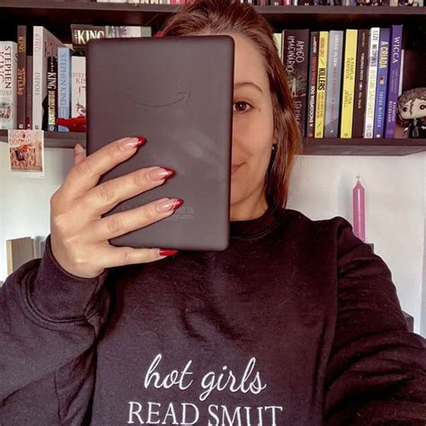 𝔄𝔫𝔞 ℜ𝔦𝔱𝔞 The Bookstalker • Threads Say More