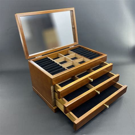 Деревянная шкатулка для украшений Шкатулки для украшений