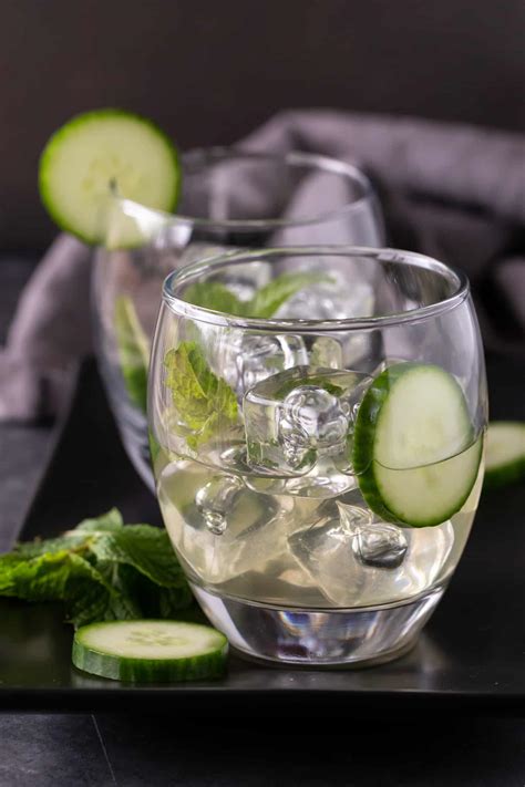 Yaz Akşamlarınıza Renk ve Lezzet Katacak 14 Sangria Tarifi