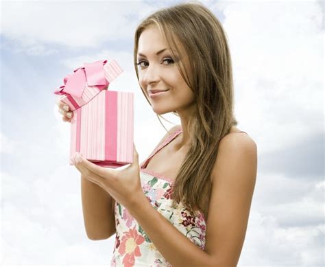 Подарок девушке на день рождения интересные идеи и советы как