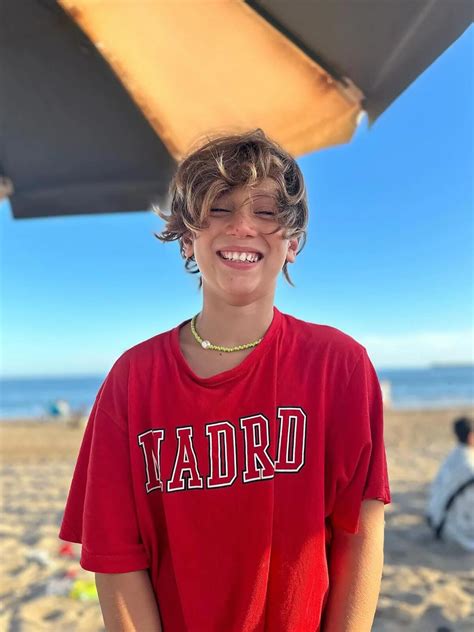 Jimena Barón Disfruta De La Playa De Quequén En Compañía De Su Hijo Y