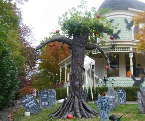 What Do The Apple Trees Represent In The Wizard Of Oz At Alica Cross Blog