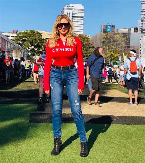 Carol Vorderman 58 Wows With Jaw Dropping Figure In Skintight Jeans