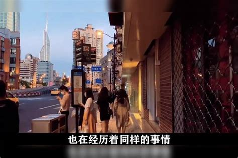 2009年孔冬梅见到蒋介石后人，握手交谈：蒋家后代也是靠个人奋斗