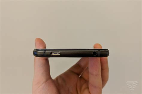 Asus Rog Phone Is The Latest Attempt To Make Gaming Phones Happen The Verge