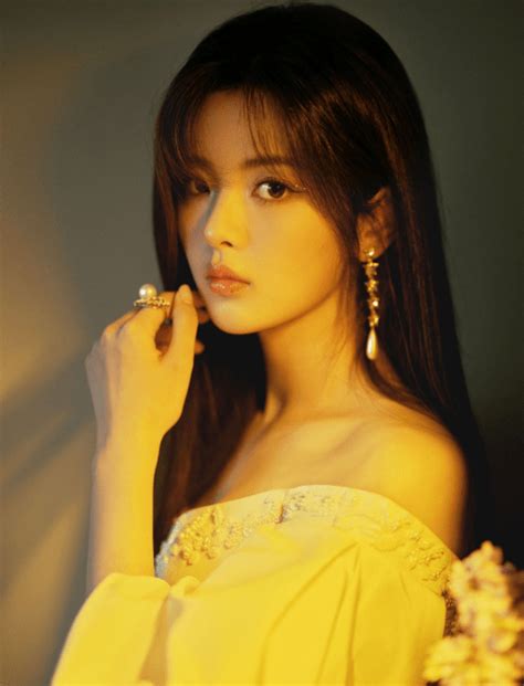 杨超越活动造型美翻了，白色抹胸礼服勾勒曼妙身姿 搜狐大视野 搜狐新闻