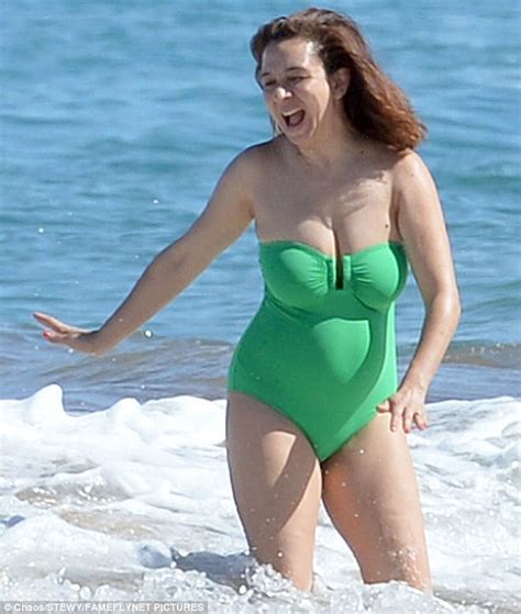 Maya Rudolph Dons A Green Bathing Suit At The Beach In Hawaii Daily