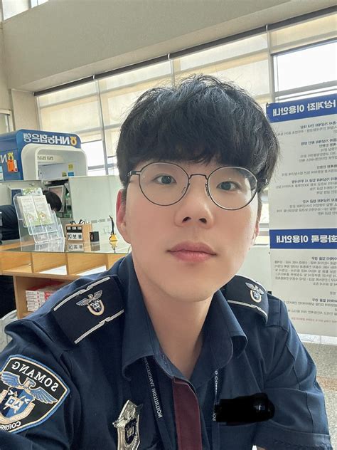 나도 한번 해보는 자기 소개 나이 42세 83년생 거주지 경기도 여주 직업 민영교도소 교도관 키 182 몸무게