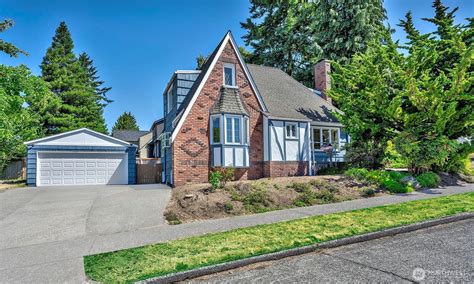 Home For Sale In Seattle 6801 31st Avenue Ne Seattle Wa 98115