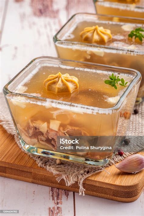 고기 젤리 고기와 국물에서 러시아와 슬라브 요리의 전통 요리 0명에 대한 스톡 사진 및 기타 이미지 0명 간 내부 기관