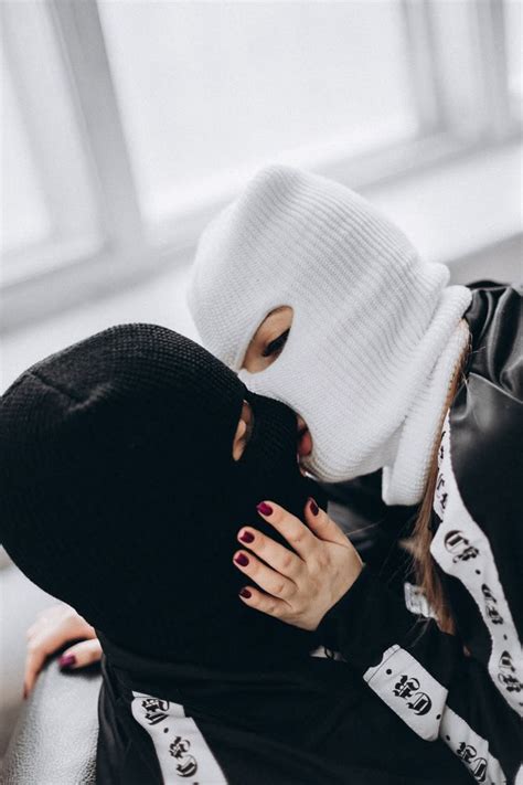 Фотосессия девушка и парень в балаклаве Фотосессия Swag пары Милые пары
