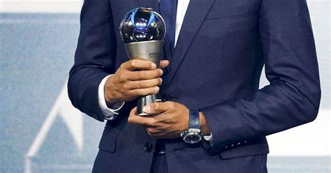 Kylian Mbappé Trophée Fifpro Team World Hommes Lors De La Cérémonie