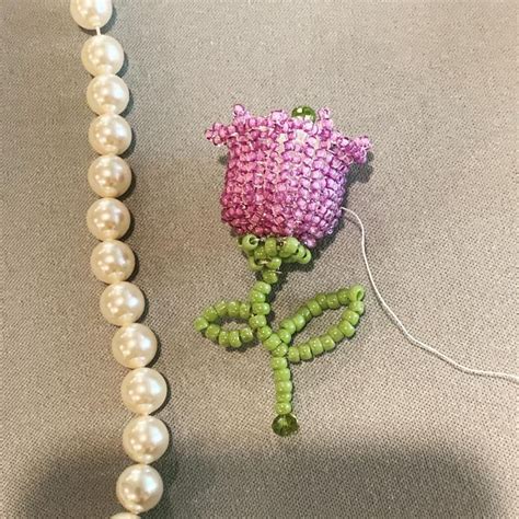 Beaded Tulip In 2024 Seed Bead Tutorial Beading Tutorials Beaded