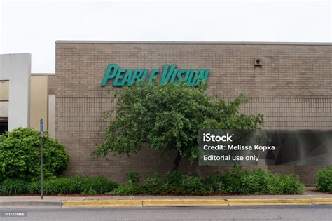 Sign And Logo For Pearle Vision Center At The Valleyview Mall Stock