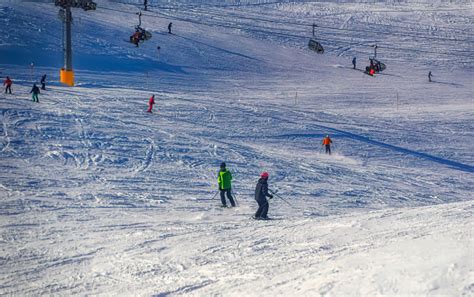 오스트리아 오베르구르글에서 겨울철 스키 슬로프에서 스키를 타는 자들 25 29세에 대한 스톡 사진 및 기타 이미지 25 29세 겨울 기술 Istock