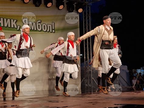 Хиляди пяха и танцуваха в Ямбол с фолклорен ансамбъл „Българе“ на концерт спектакъл по случай