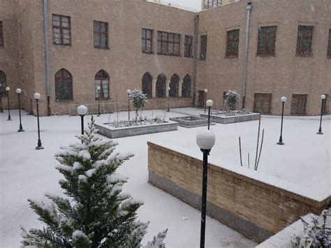 یک روز برفی در دانشگاه خوارزمی واحد تهران مرکز تصاویر