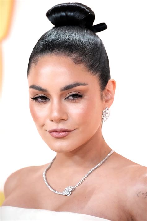 Vanessa Hudgenss Lob Haircut Is Perfect For Curly Hair Popsugar Beauty