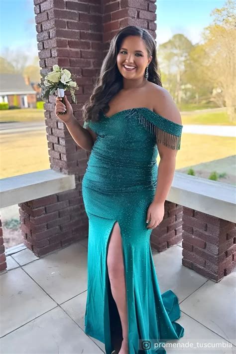 24 Gorgeous Plus Size Prom Dresses That Will Turn Heads