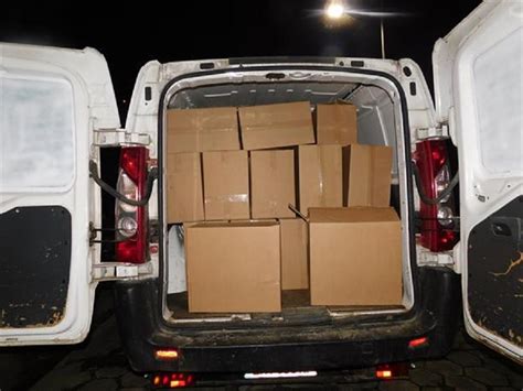 УДАР НА ПОЛИЦИЯТА Иззеха огромно количество контрабандни цигари Информационна агенция ПИК