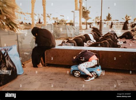 Saudi Arabia Mecca Province Jeddah Jeddah Women Pray Stock Photo Alamy