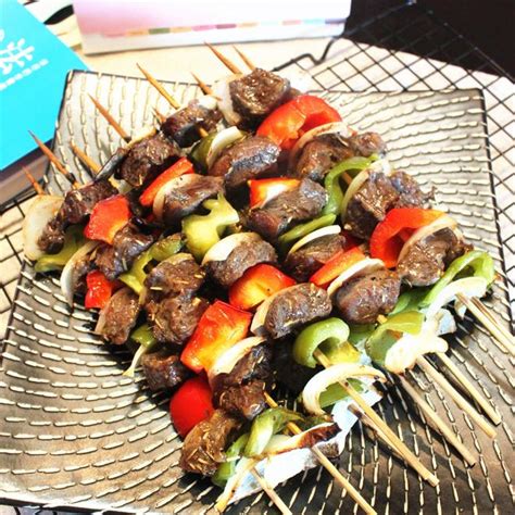 【在家吃烤肉 黑胡椒牛肉串的做法步骤图】佟小鹤下厨房