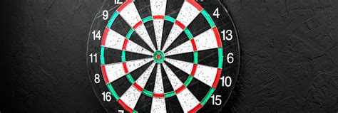 나무 배경 배너에 고립 된 다트 보드 공간을 복사합니다 다트 게임 사업 개념입니다 성공적인 게임 전국 영어 게임 과녁 개념에 대한 스톡 사진 및 기타 이미지 Istock