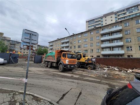 Нийтийн эзэмшил газарт зөвшөөрөлгүй барьсан 98 гараашийн газрыг чөлөөлөв