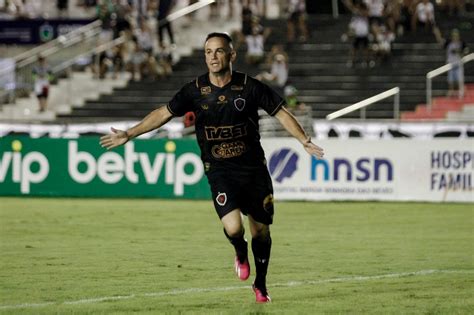 Sobradinho Traz Pipico Ex Botafogo Pb Para Liderar O Ataque