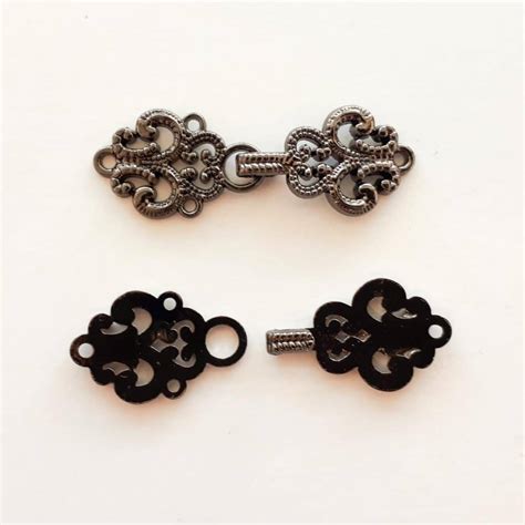 Tiny Cloak Clasp Divini Couture