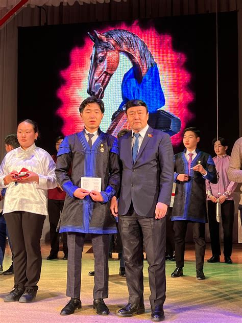 Язгуур урлагийн Хишигтэн хамтлаг өөрсдийн бие даасан тоглолтоо өргөн