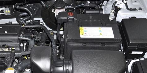 Как снять аккумулятор на Kia Rio (Киа Рио) 2 и 3