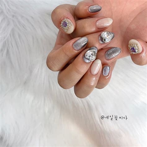 네일꽃피다 💅 자석파츠 감사합니다🙇🏻‍♀️ ️행사가 🔸️손원컬러3만기본컬러추가서비스 🔸️페디만원추가 🔸️타샵제거비별도 ⠀ 📲☎️ 01095959994 카톡